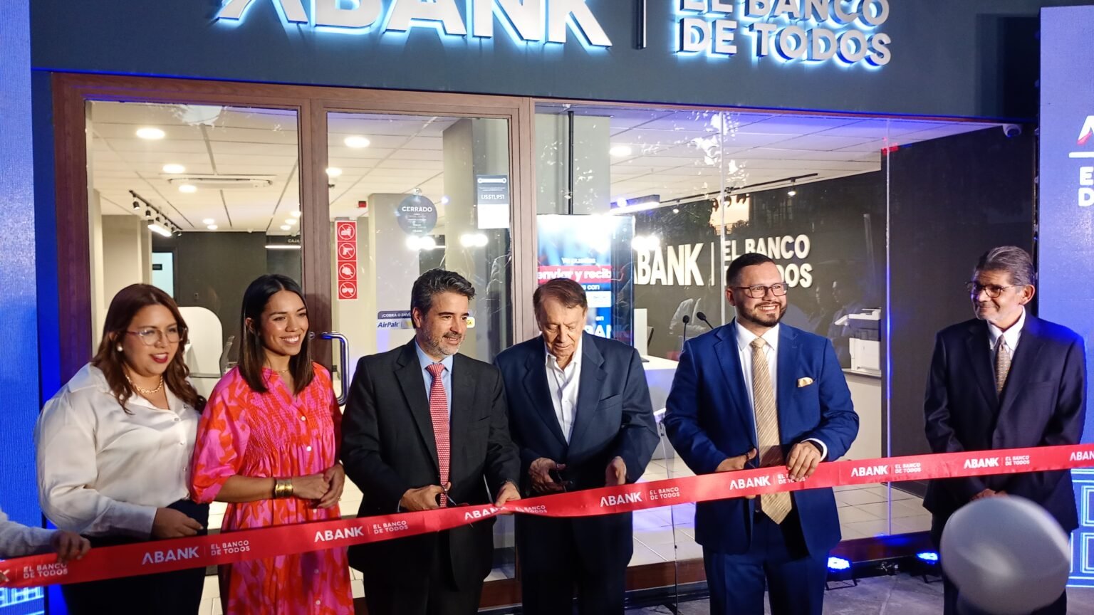 Banco ABANK celebra la reinauguración de su agencia en el Centro ...